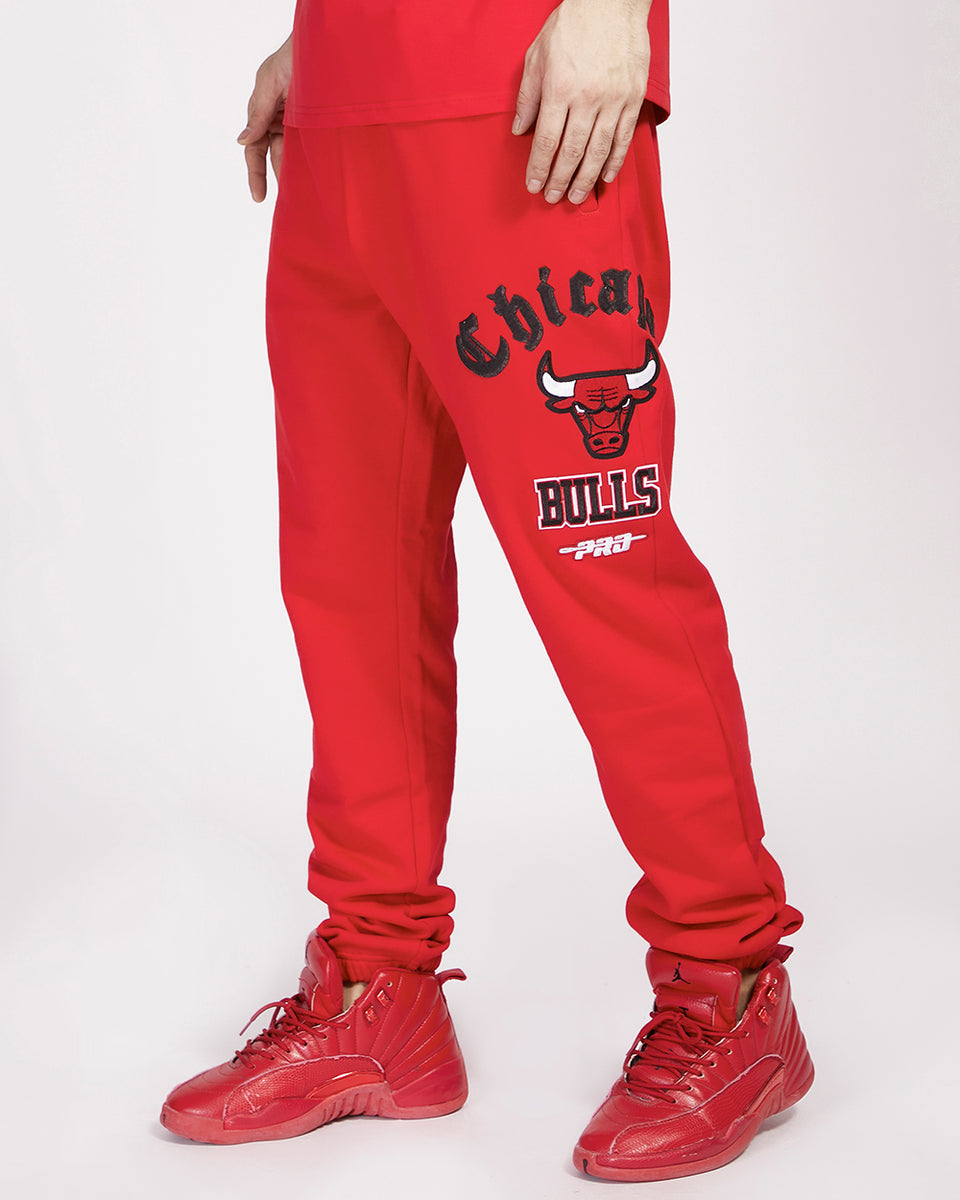 NBA CHICAGO BULLS OLD ENGLISH MEN'S SWEATPANT (RED) – Pro Standard
